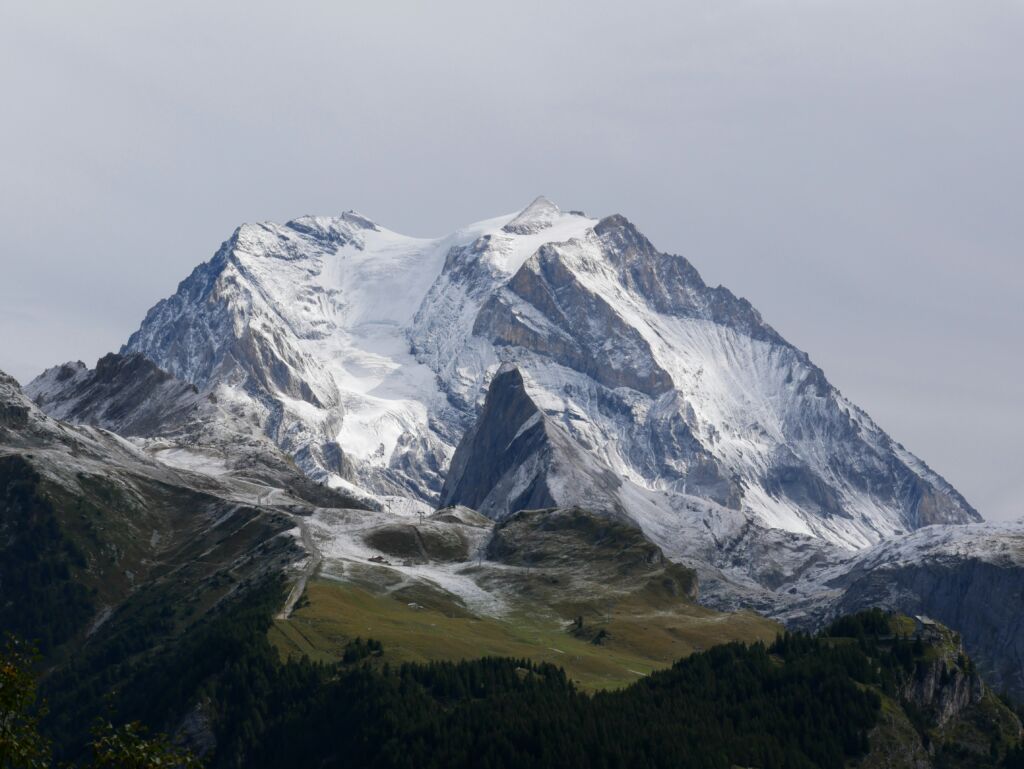 Green hydrogen in mountain resorts: fuelling snow groomers in tomorrow ...